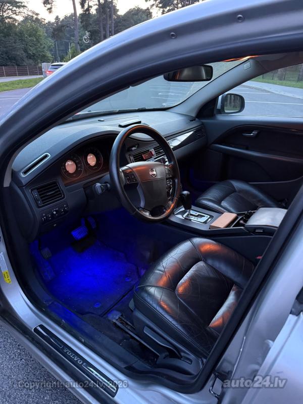 Grey Volvo S80 2007 in Tallinn, with an engine capacity of 2.40 L and mileage of 418 thousand km for 2200 €, photo 6 on AUTOMOTO.COM.LV