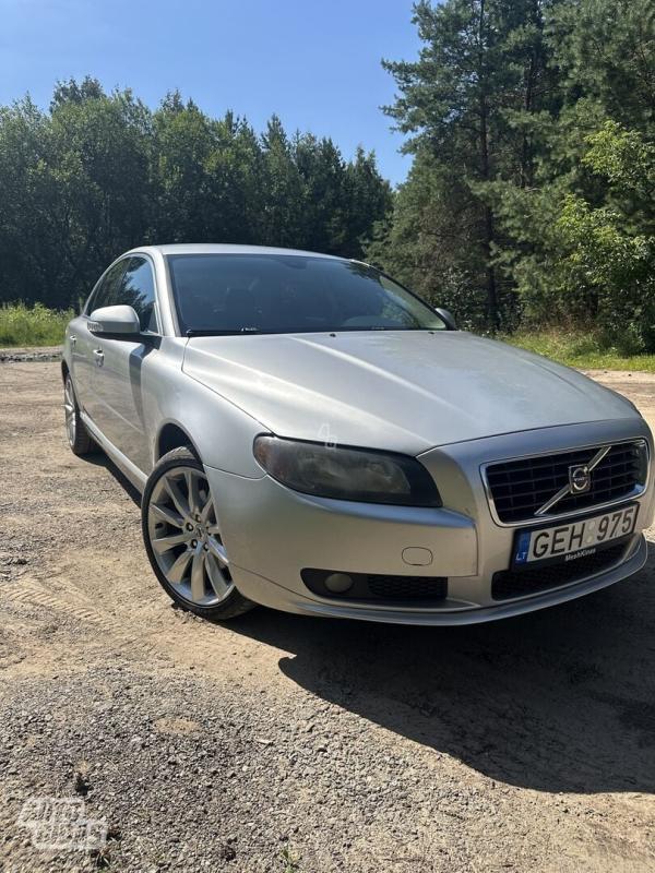 Grey Volvo S80 2007 in Vilnius, with an engine capacity of 2.40 L and mileage of 390 thousand km for 3000 €, photo 1 on AUTOMOTO.COM.LV