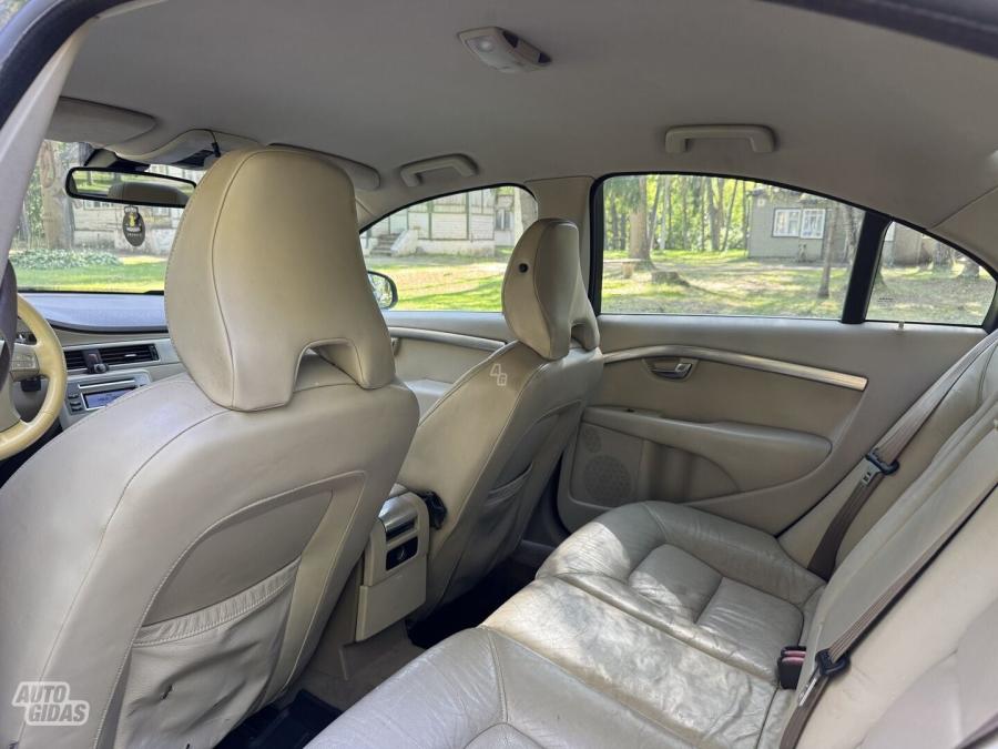 Grey Volvo S80 2007 in Panevezys, with an engine capacity of 2.40 L and mileage of 428 thousand km for 2350 €, photo 13 on AUTOMOTO.COM.LV