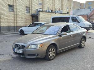 Pelēks Volvo S80 2007 Anykščiai, ar dzinēja tilpumu 2.40 L un nobraukumu 312 tūkst. km par 1450 €, foto  vietnē AUTOMOTO.COM.LV