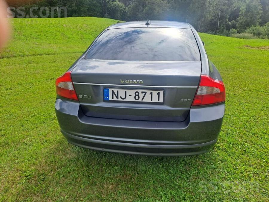 Pelēks Volvo S80 2007 Cēsis, ar dzinēja tilpumu 2.50 L un nobraukumu 250 tūkst. km par 2500 €, foto 6 vietnē AUTOMOTO.COM.LV