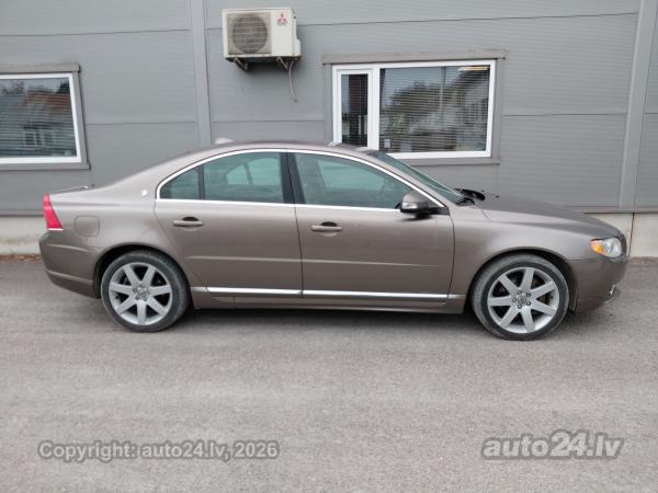 Grey Volvo S80 2007 in Tallinn, with an engine capacity of 2.40 L and mileage of 327 thousand km for 5800 €, photo 6 on AUTOMOTO.COM.LV