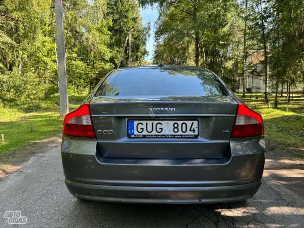 Volvo S80 2007 in Panevezys on AUTOMOTO.COM.LV Grey Volvo S80 2007 in Panevezys, with an engine capacity of 2.40 L and mileage of 427 thousand km for 2290 €, photo 9 on AUTOMOTO.COM.LV