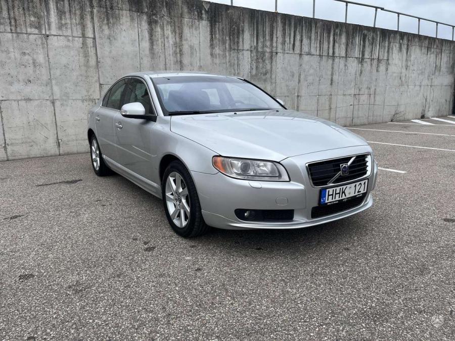 Grey Volvo S80 2007 in Vilnius, with an engine capacity of 2.40 L and mileage of 380 thousand km for 3450 €, photo 1 on AUTOMOTO.COM.LV