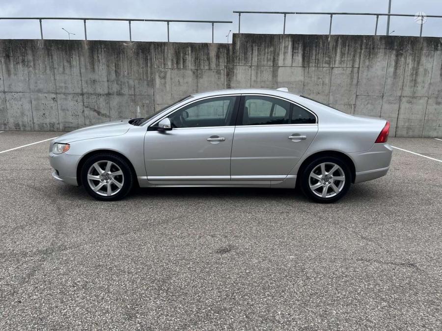 Grey Volvo S80 2007 in Vilnius, with an engine capacity of 2.40 L and mileage of 380 thousand km for 3450 €, photo 5 on AUTOMOTO.COM.LV