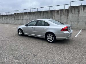 Grey Volvo S80 2007 in Vilnius, with an engine capacity of 2.40 L and mileage of 380 thousand km for 3450 €, photo 8 on AUTOMOTO.COM.LV