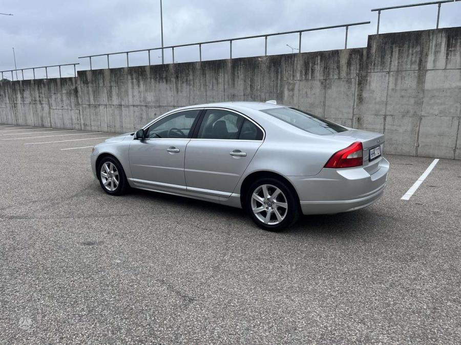 Grey Volvo S80 2007 in Vilnius, with an engine capacity of 2.40 L and mileage of 380 thousand km for 3450 €, photo 8 on AUTOMOTO.COM.LV