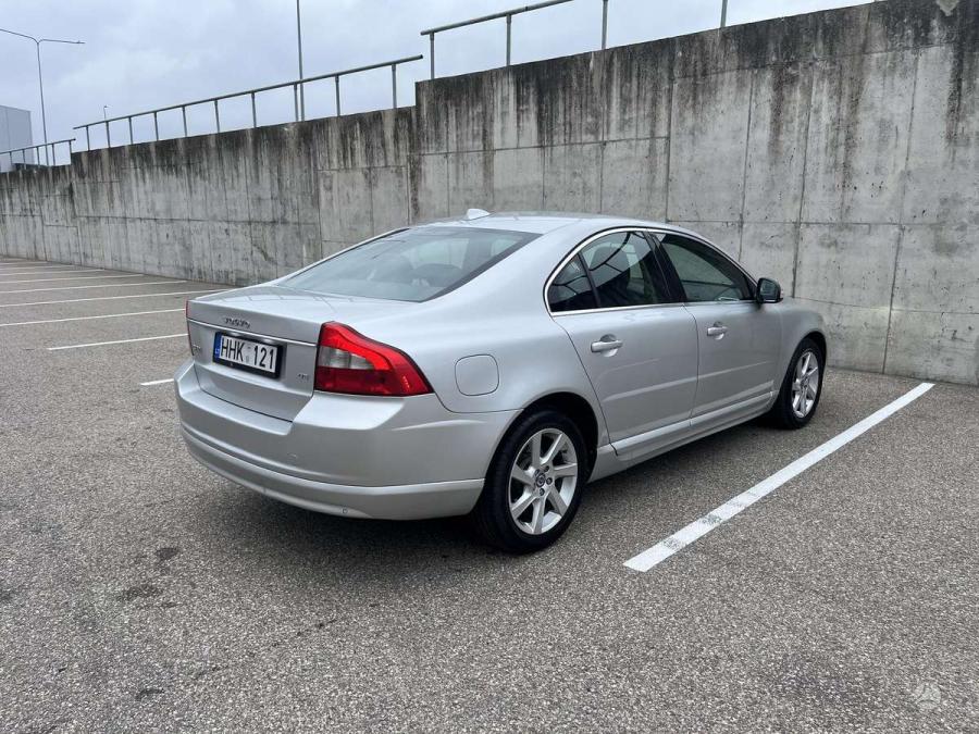 Grey Volvo S80 2007 in Vilnius, with an engine capacity of 2.40 L and mileage of 380 thousand km for 3450 €, photo 10 on AUTOMOTO.COM.LV