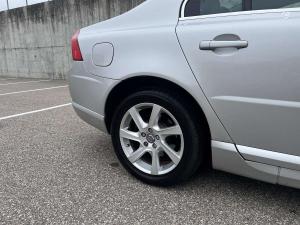 Grey Volvo S80 2007 in Vilnius, with an engine capacity of 2.40 L and mileage of 380 thousand km for 3450 €, photo 12 on AUTOMOTO.COM.LV