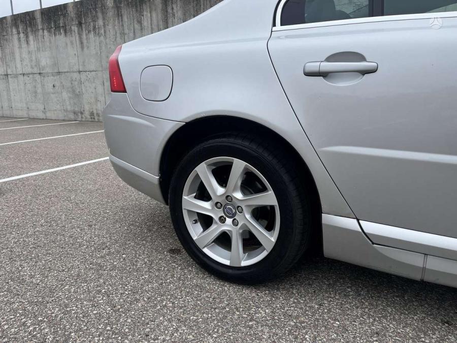 Grey Volvo S80 2007 in Vilnius, with an engine capacity of 2.40 L and mileage of 380 thousand km for 3450 €, photo 12 on AUTOMOTO.COM.LV