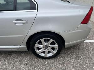 Grey Volvo S80 2007 in Vilnius, with an engine capacity of 2.40 L and mileage of 380 thousand km for 3450 €, photo 18 on AUTOMOTO.COM.LV