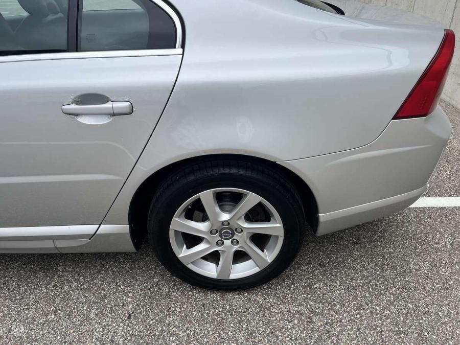 Grey Volvo S80 2007 in Vilnius, with an engine capacity of 2.40 L and mileage of 380 thousand km for 3450 €, photo 18 on AUTOMOTO.COM.LV