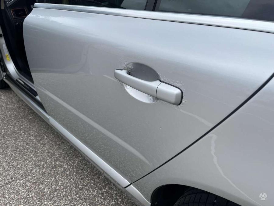 Grey Volvo S80 2007 in Vilnius, with an engine capacity of 2.40 L and mileage of 380 thousand km for 3450 €, photo 19 on AUTOMOTO.COM.LV