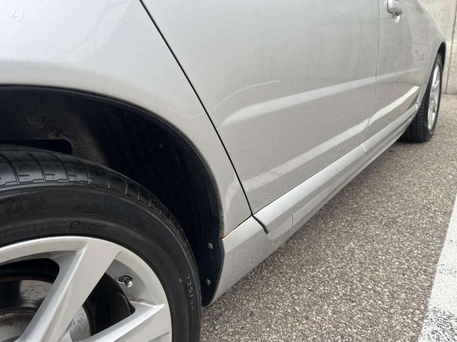 Grey Volvo S80 2007 in Vilnius, with an engine capacity of 2.40 L and mileage of 380 thousand km for 3450 €, photo 25 on AUTOMOTO.COM.LV