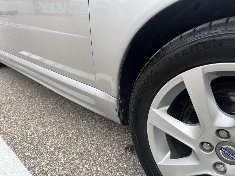 Grey Volvo S80 2007 in Vilnius, with an engine capacity of 2.40 L and mileage of 380 thousand km for 3450 €, photo 27 on AUTOMOTO.COM.LV