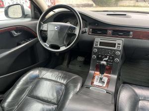 Grey Volvo S80 2007 in Vilnius, with an engine capacity of 2.40 L and mileage of 380 thousand km for 3450 €, photo 32 on AUTOMOTO.COM.LV