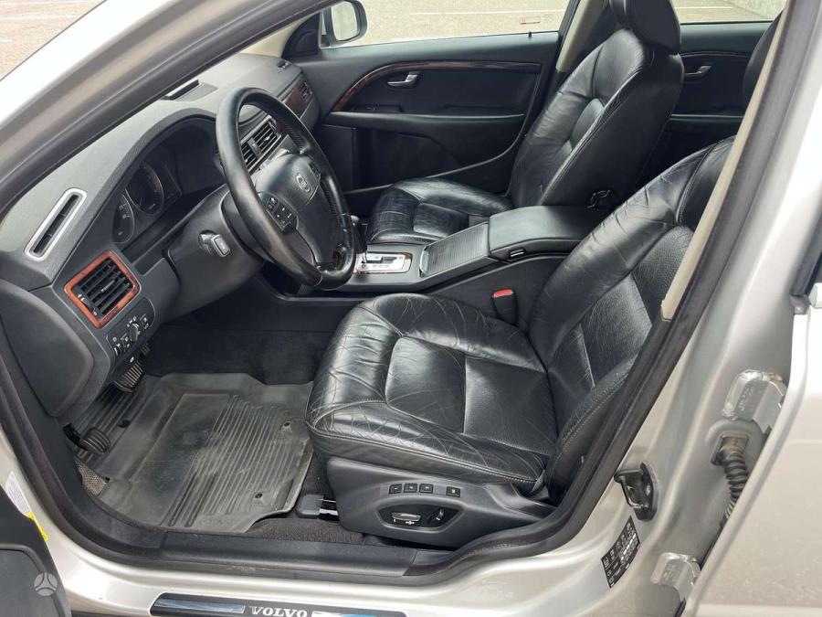 Grey Volvo S80 2007 in Vilnius, with an engine capacity of 2.40 L and mileage of 380 thousand km for 3450 €, photo 33 on AUTOMOTO.COM.LV