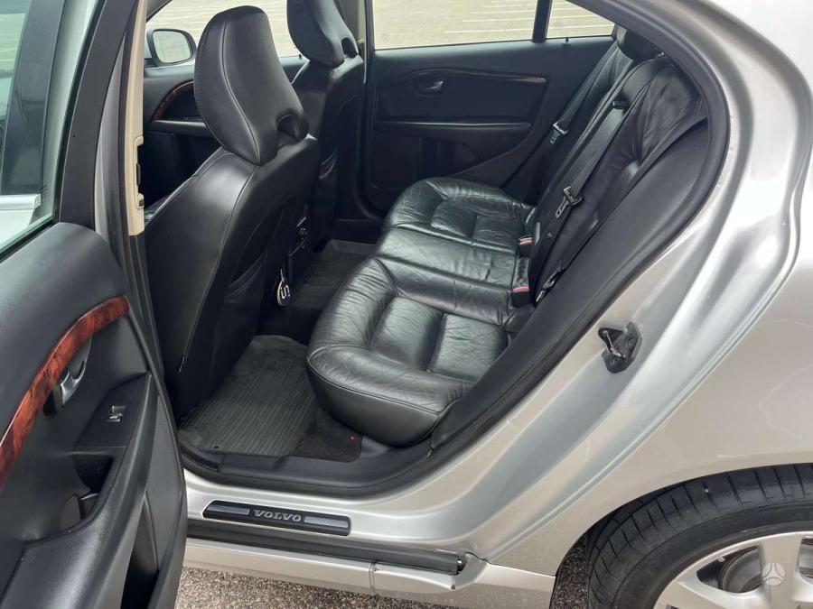 Grey Volvo S80 2007 in Vilnius, with an engine capacity of 2.40 L and mileage of 380 thousand km for 3450 €, photo 36 on AUTOMOTO.COM.LV