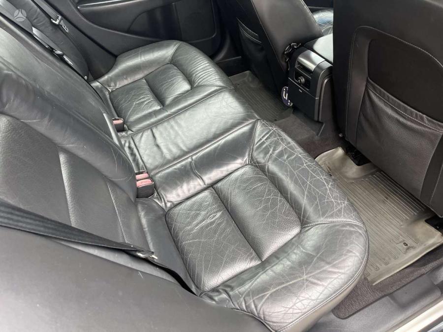 Grey Volvo S80 2007 in Vilnius, with an engine capacity of 2.40 L and mileage of 380 thousand km for 3450 €, photo 37 on AUTOMOTO.COM.LV