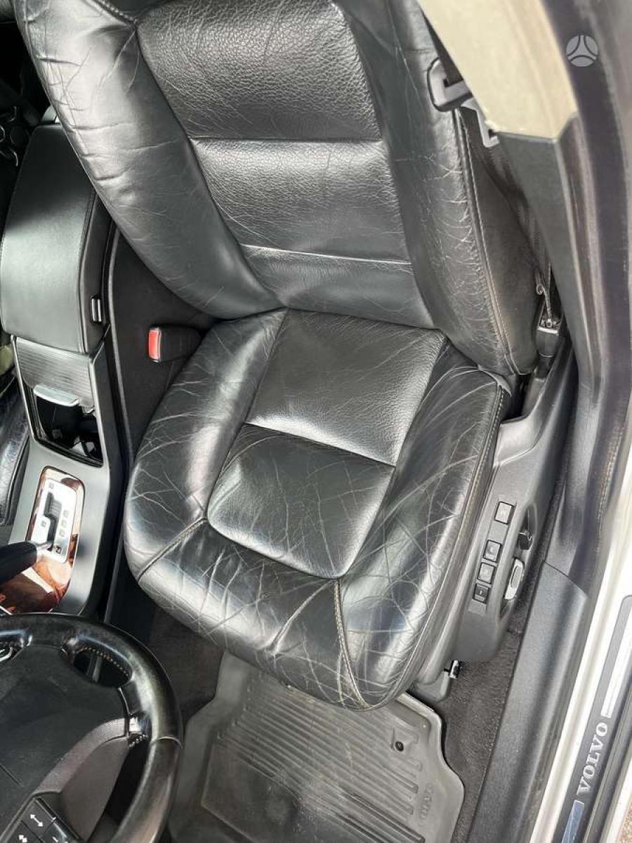 Grey Volvo S80 2007 in Vilnius, with an engine capacity of 2.40 L and mileage of 380 thousand km for 3450 €, photo 39 on AUTOMOTO.COM.LV