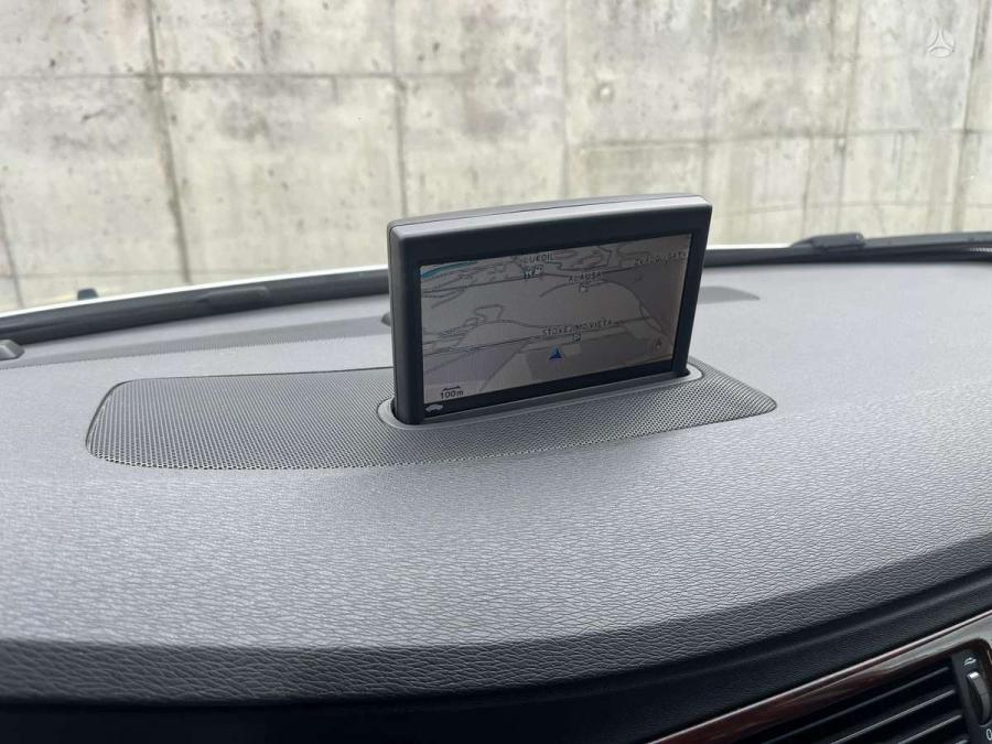 Grey Volvo S80 2007 in Vilnius, with an engine capacity of 2.40 L and mileage of 380 thousand km for 3450 €, photo 40 on AUTOMOTO.COM.LV