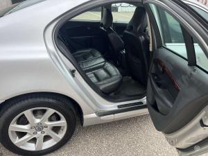 Grey Volvo S80 2007 in Vilnius, with an engine capacity of 2.40 L and mileage of 380 thousand km for 3450 €, photo 43 on AUTOMOTO.COM.LV