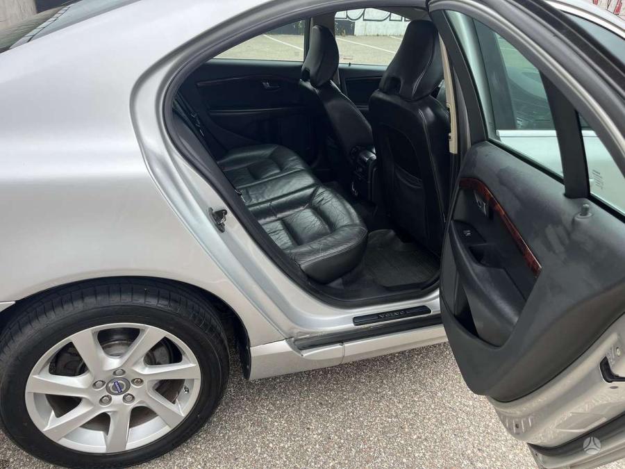 Grey Volvo S80 2007 in Vilnius, with an engine capacity of 2.40 L and mileage of 380 thousand km for 3450 €, photo 43 on AUTOMOTO.COM.LV