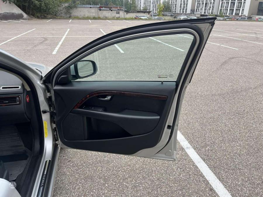 Grey Volvo S80 2007 in Vilnius, with an engine capacity of 2.40 L and mileage of 380 thousand km for 3450 €, photo 44 on AUTOMOTO.COM.LV