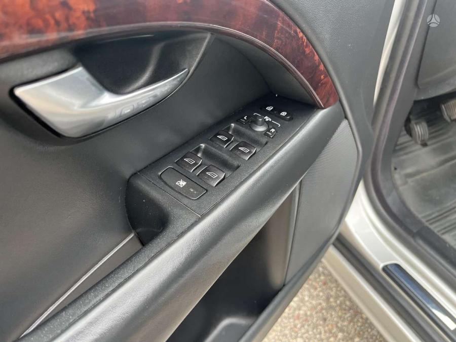 Grey Volvo S80 2007 in Vilnius, with an engine capacity of 2.40 L and mileage of 380 thousand km for 3450 €, photo 46 on AUTOMOTO.COM.LV