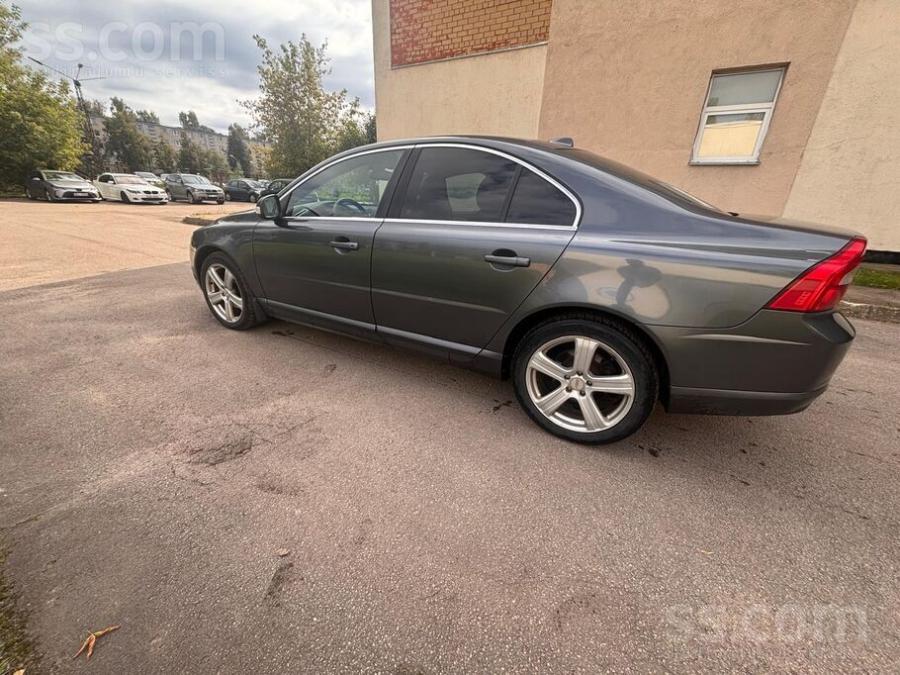 Pelēks Volvo S80 2007 Rīga, ar dzinēja tilpumu 2.40 L un nobraukumu 331 tūkst. km par 2400 €, foto 4 vietnē AUTOMOTO.COM.LV
