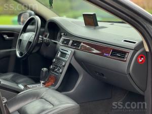 Grey Volvo S80 2007 in Riga, with an engine capacity of 2.40 L and mileage of 313 thousand km for 2950 €, photo 8 on AUTOMOTO.COM.LV