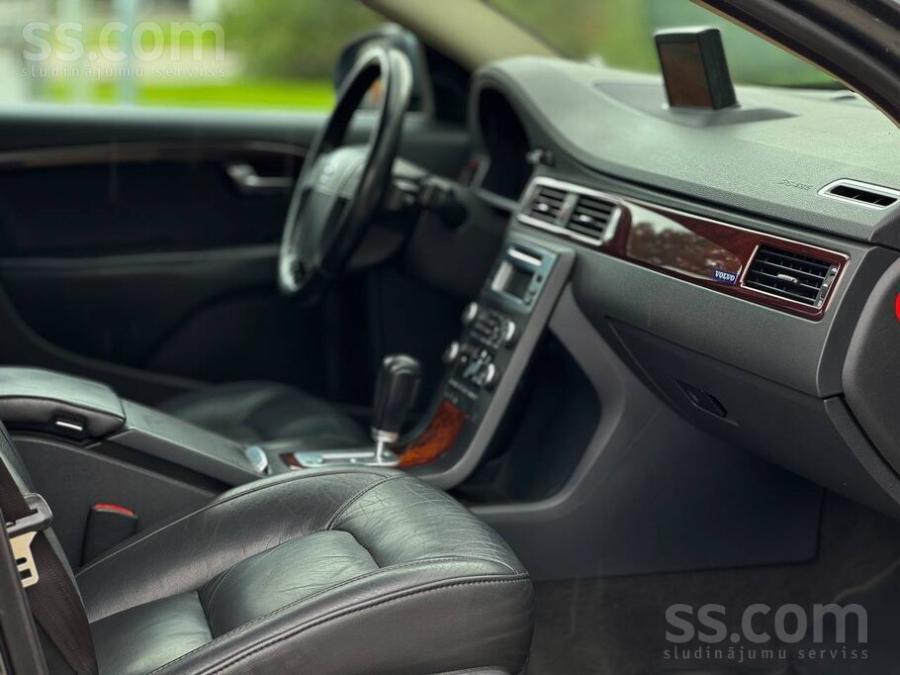 Grey Volvo S80 2007 in Riga, with an engine capacity of 2.40 L and mileage of 313 thousand km for 2950 €, photo 9 on AUTOMOTO.COM.LV