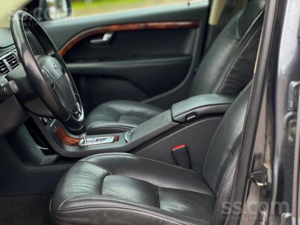 Grey Volvo S80 2007 in Riga, with an engine capacity of 2.40 L and mileage of 313 thousand km for 2950 €, photo 11 on AUTOMOTO.COM.LV