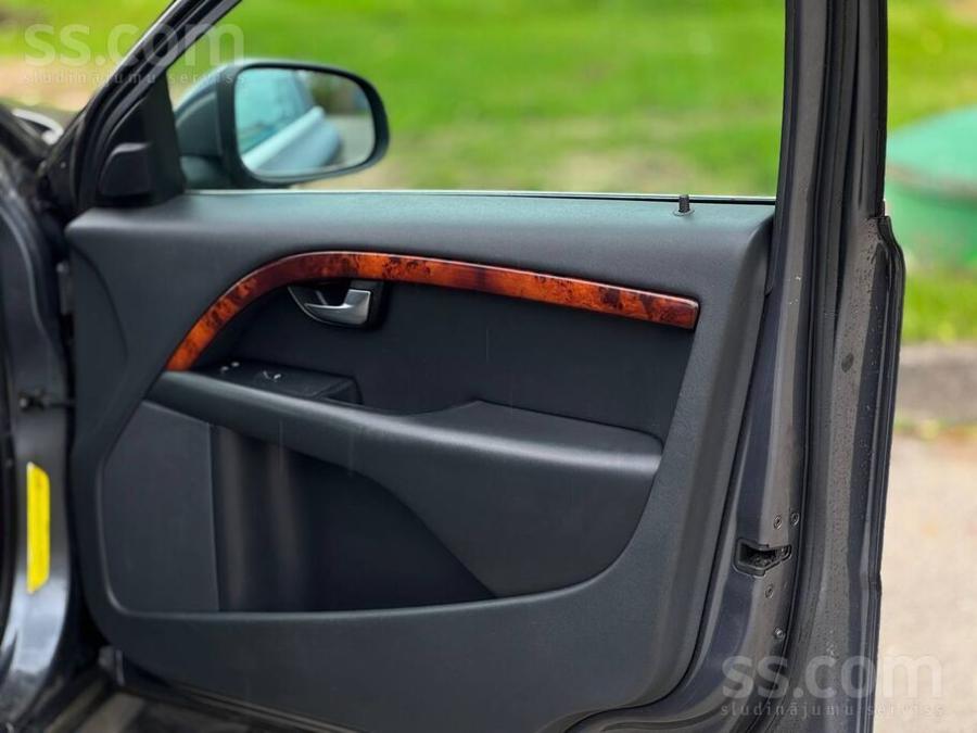 Grey Volvo S80 2007 in Riga, with an engine capacity of 2.40 L and mileage of 313 thousand km for 2950 €, photo 16 on AUTOMOTO.COM.LV