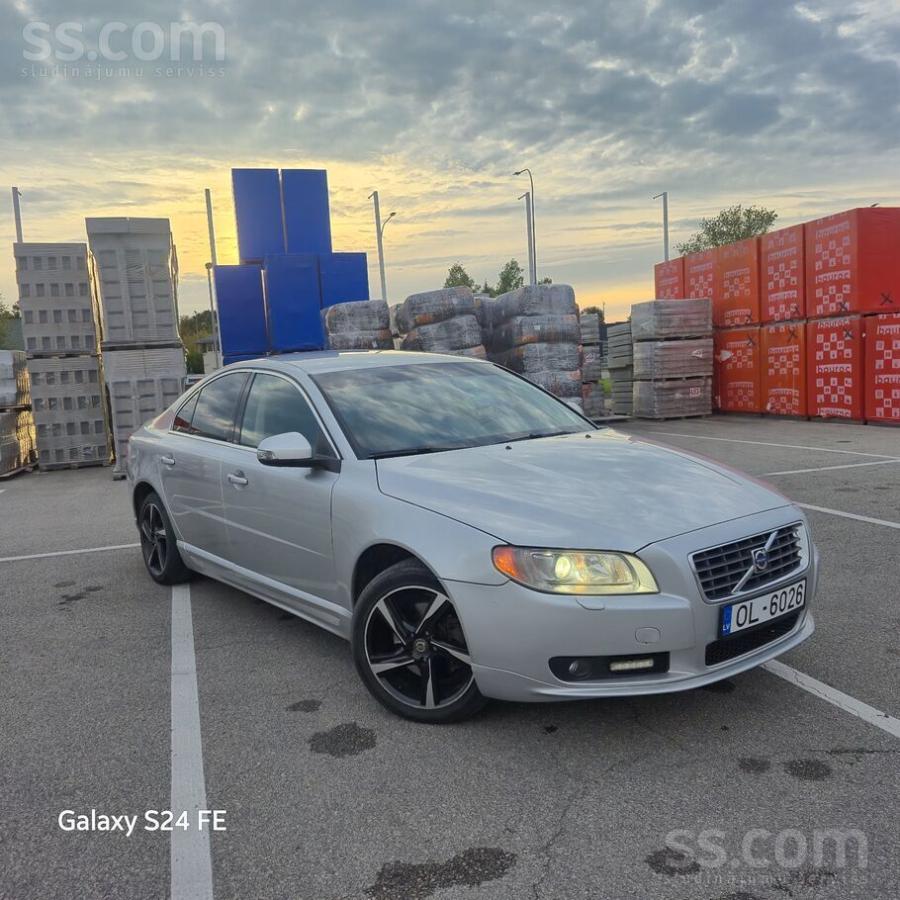 Grey Volvo S80 2007 in Daugavpils, with an engine capacity of 2.40 L and mileage of 379 thousand km for 3600 €, photo 1 on AUTOMOTO.COM.LV