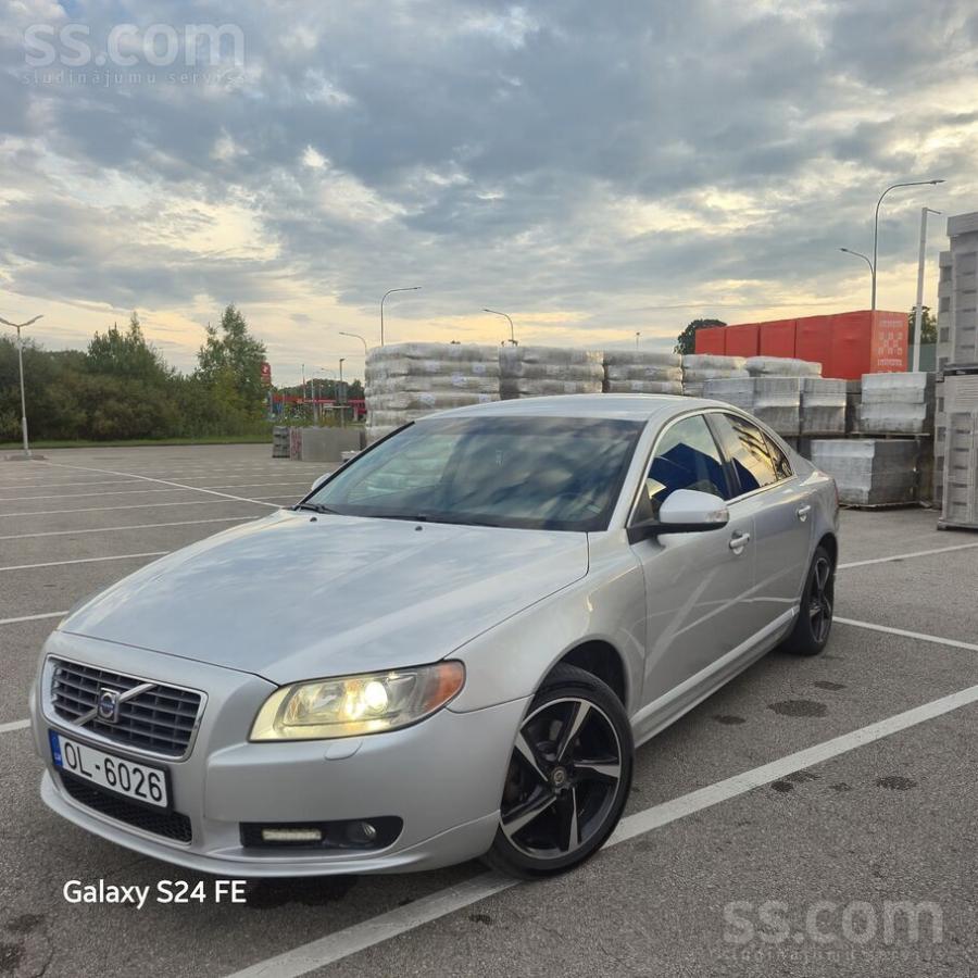 Grey Volvo S80 2007 in Daugavpils, with an engine capacity of 2.40 L and mileage of 379 thousand km for 3600 €, photo 3 on AUTOMOTO.COM.LV