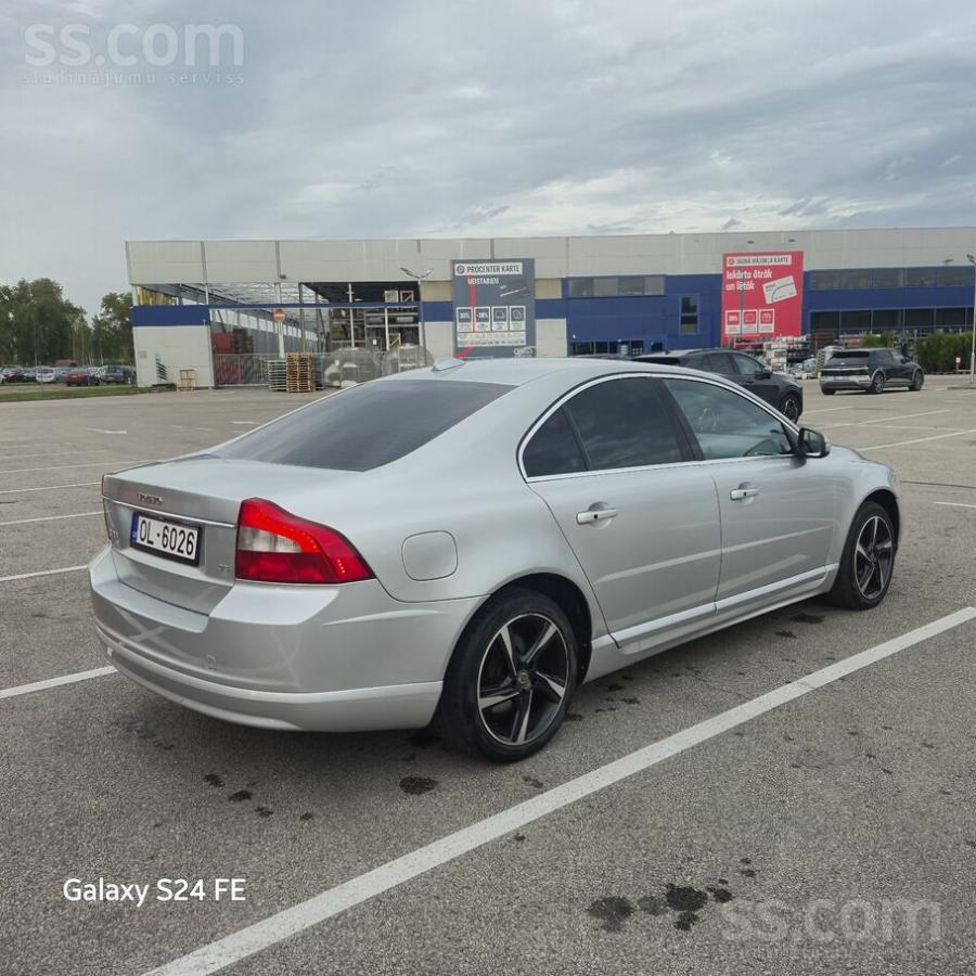 Grey Volvo S80 2007 in Daugavpils, with an engine capacity of 2.40 L and mileage of 379 thousand km for 3600 €, photo 5 on AUTOMOTO.COM.LV