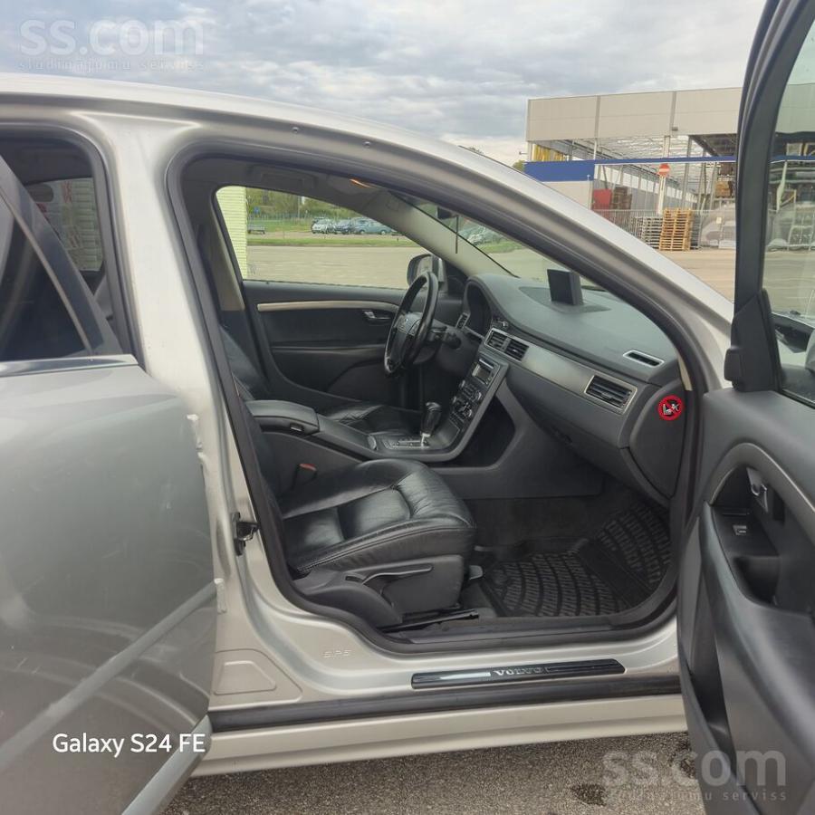 Grey Volvo S80 2007 in Daugavpils, with an engine capacity of 2.40 L and mileage of 379 thousand km for 3600 €, photo 9 on AUTOMOTO.COM.LV