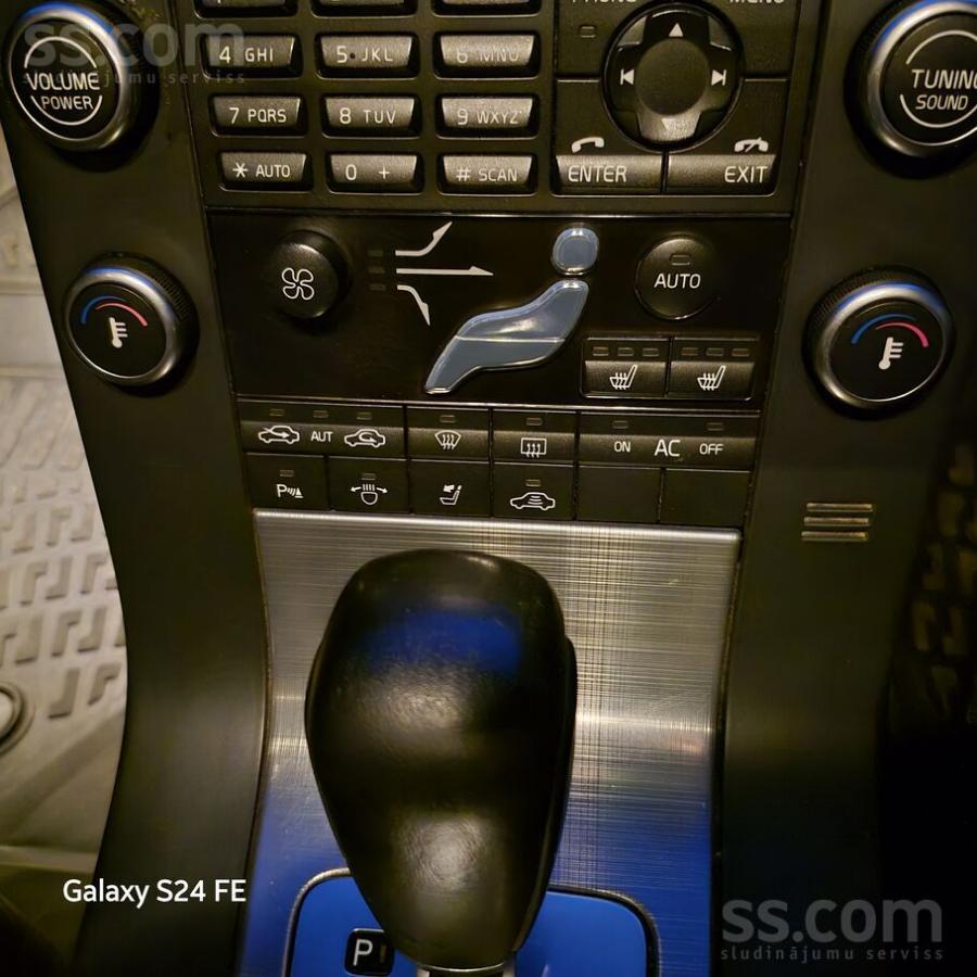 Grey Volvo S80 2007 in Daugavpils, with an engine capacity of 2.40 L and mileage of 379 thousand km for 3600 €, photo 16 on AUTOMOTO.COM.LV