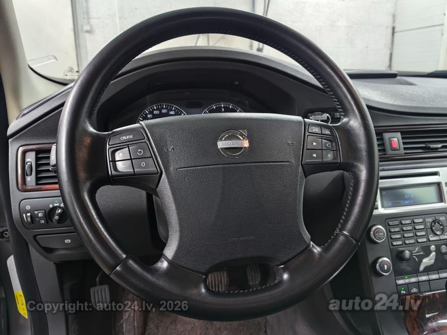 Grey Volvo S80 2007 in Viljandi, with an engine capacity of 2.40 L and mileage of 295 thousand km for 3990 €, photo 10 on AUTOMOTO.COM.LV