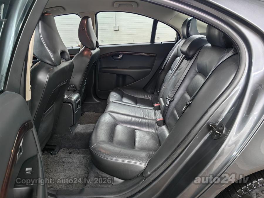Grey Volvo S80 2007 in Viljandi, with an engine capacity of 2.40 L and mileage of 295 thousand km for 3990 €, photo 13 on AUTOMOTO.COM.LV