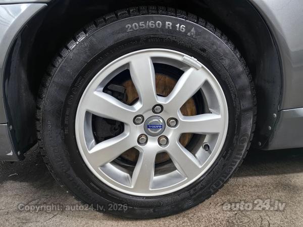 Grey Volvo S80 2007 in Viljandi, with an engine capacity of 2.40 L and mileage of 295 thousand km for 3990 €, photo 7 on AUTOMOTO.COM.LV