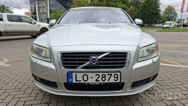 Grey Volvo S80 2007 in Riga, with an engine capacity of 2.40 L and mileage of 415 thousand km for 1900 €, photo 3 on AUTOMOTO.COM.LV