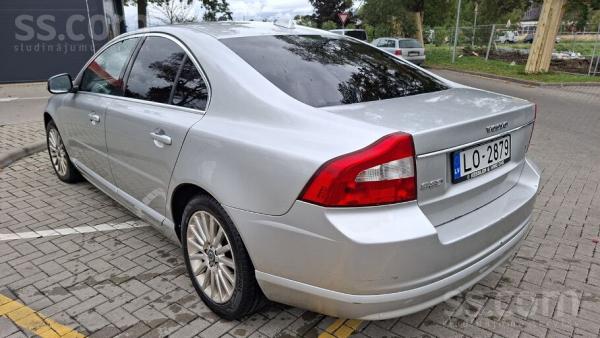 Grey Volvo S80 2007 in Riga, with an engine capacity of 2.40 L and mileage of 415 thousand km for 1900 €, photo 6 on AUTOMOTO.COM.LV
