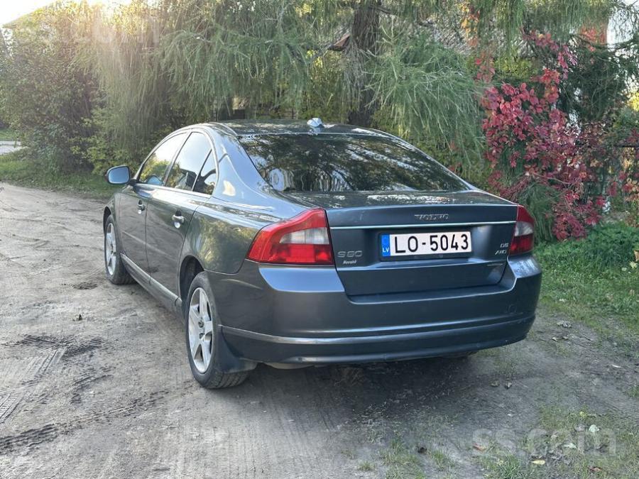 Pelēks Volvo S80 2007 Rēzekne, ar dzinēja tilpumu 2.40 L un nobraukumu 0 tūkst. km par 2850 €, foto 4 vietnē AUTOMOTO.COM.LV