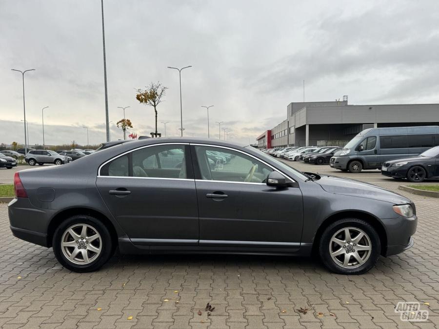 Pelēks Volvo S80 2007 Panevēža, ar dzinēja tilpumu 2.40 L un nobraukumu 0 tūkst. km par 1650 €, foto 5 vietnē AUTOMOTO.COM.LV
