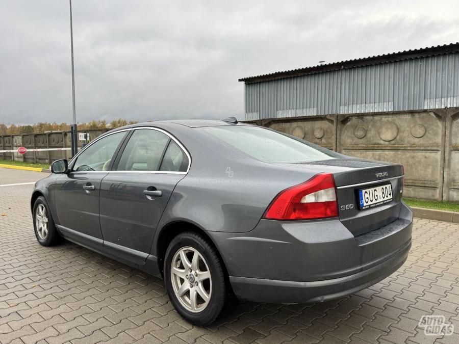 Pelēks Volvo S80 2007 Panevēža, ar dzinēja tilpumu 2.40 L un nobraukumu 0 tūkst. km par 1650 €, foto 7 vietnē AUTOMOTO.COM.LV