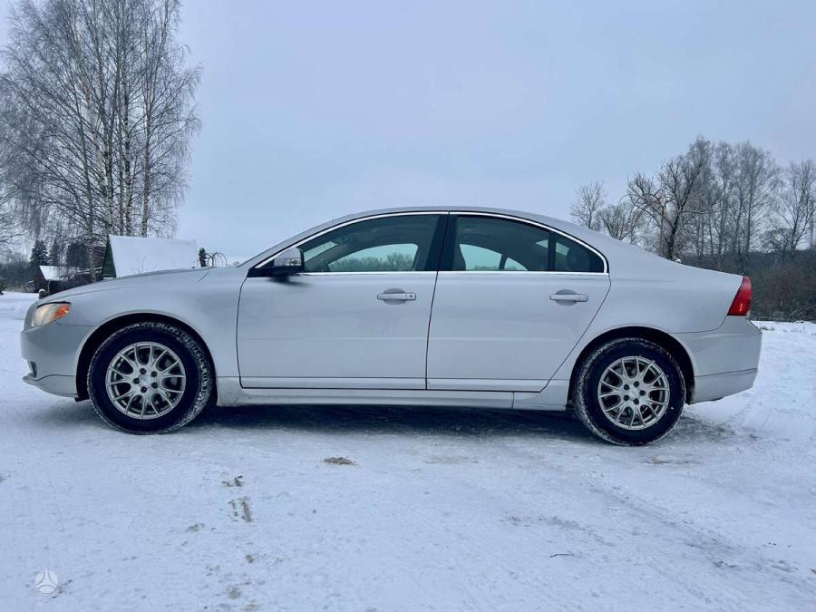Grey Volvo S80 2008 in Utena, with an engine capacity of 2.40 L and mileage of 311 thousand km for 3250 €, photo 6 on AUTOMOTO.COM.LV
