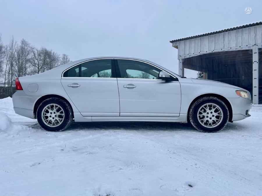 Grey Volvo S80 2008 in Utena, with an engine capacity of 2.40 L and mileage of 311 thousand km for 3250 €, photo 7 on AUTOMOTO.COM.LV