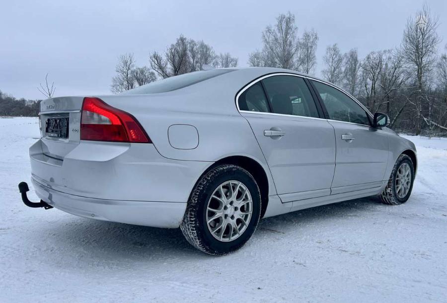 Grey Volvo S80 2008 in Utena, with an engine capacity of 2.40 L and mileage of 311 thousand km for 3250 €, photo 12 on AUTOMOTO.COM.LV
